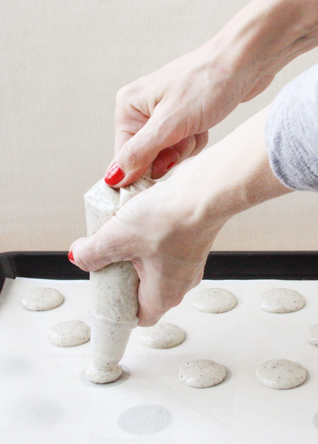 How to Make French Macarons: Step-by-Step Tutorial (VIDEO) - Food Nouveau